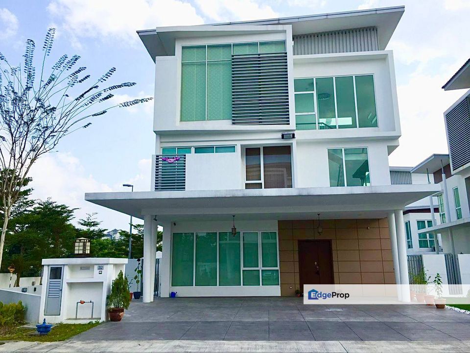 Renovated 3 Storey Semi-D Jacaranda Garden Residence Cyberjaya for ...