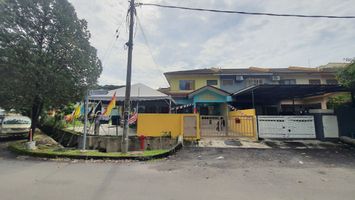 Taman Bukit Serdang 11, Corner Lot Double Storey, Serdang, Selangor For ...