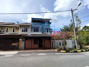 Corner Lot Double And Half Storey Taman Suria Tropika Serdang Cantik ...
