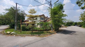 Partially Furnished Double Storey Corner House LRT Taman Putra Prima ...