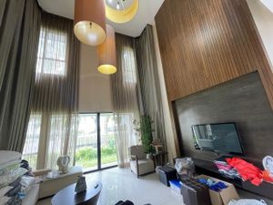 Corner with More Privacy, Come with Huge Garden, Fully Renovated Double ...