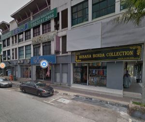 Banting 3 Storey Shop for Sale @RM1,680,000 By JENNIE YEE | EdgeProp.my