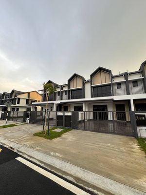 New Unit Completed Double Storey Lyra 2 Bukit Raja New Design Nice Unit ...