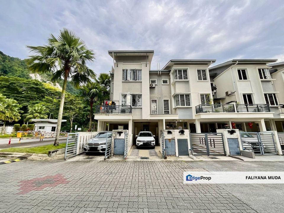 For Sale Townhouse 2 Tingkat End Lot Unit with Club House Facility ...