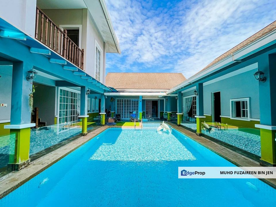 1.5 Storey Bungalow, Tropical Resort Themed @ Monterez Golf Club Shah ...