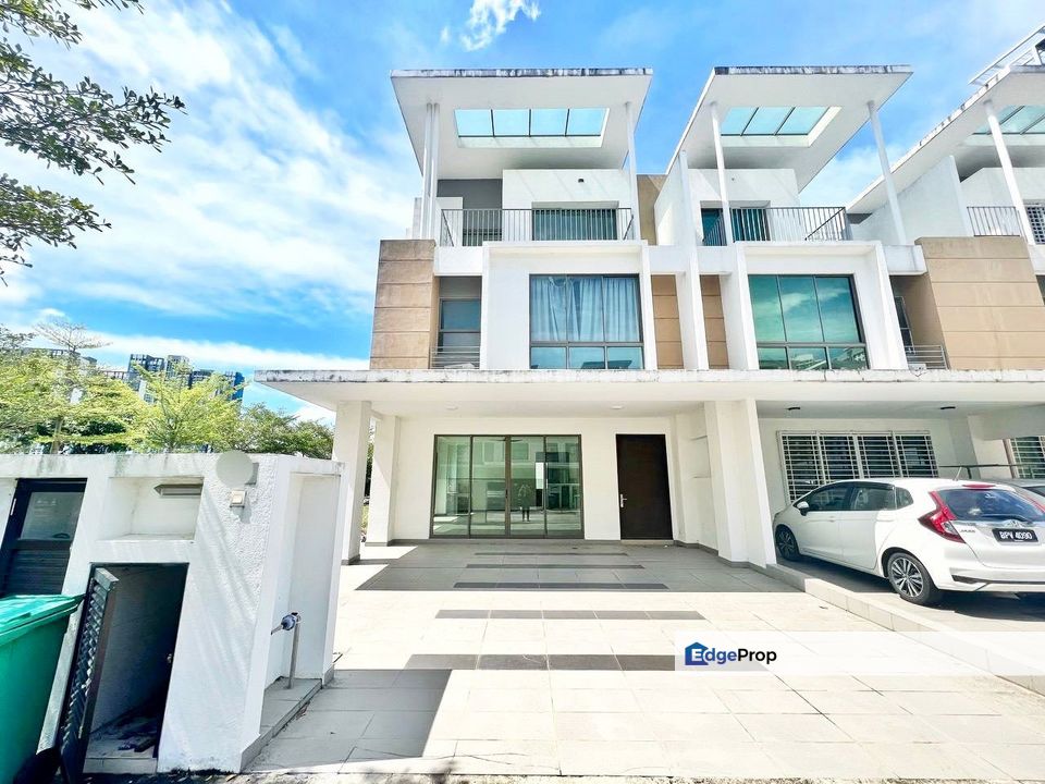 Biggest Corner Lot 3 Storey Lake Point Residence,Cyberjaya for Sale ...