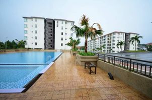 Cassia, Residensi Warnasari 2, Puncak Alam, facing swimming pool for ...