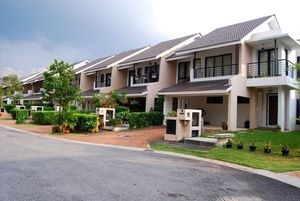 Lake Edge Puchong, 2 sty link house for sale. renovated condition ...