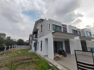 Lakeside Residence Puchong Refurbished Corner 2 Storey House for Sale ...
