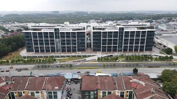 Emhub Facing Main Road Corner Unit, 3 in 1 warehouse,office,showroom ...