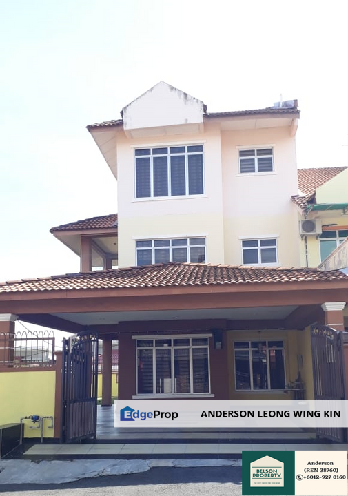 Good Condition & Big Built Up 2.5 Storey Corner Lot at Mantin Town For ...