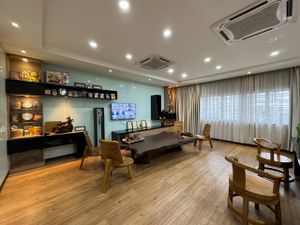 Super Nice Renovated in Hot Area 4 Stry Shoplot At Taman Miharja Cheras ...