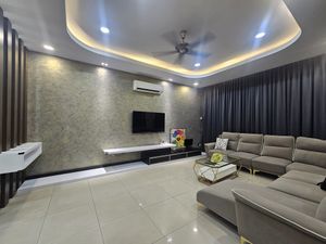 Freehold - Fully Renovated & Extended 3 Sty Superlink Intermediate ...