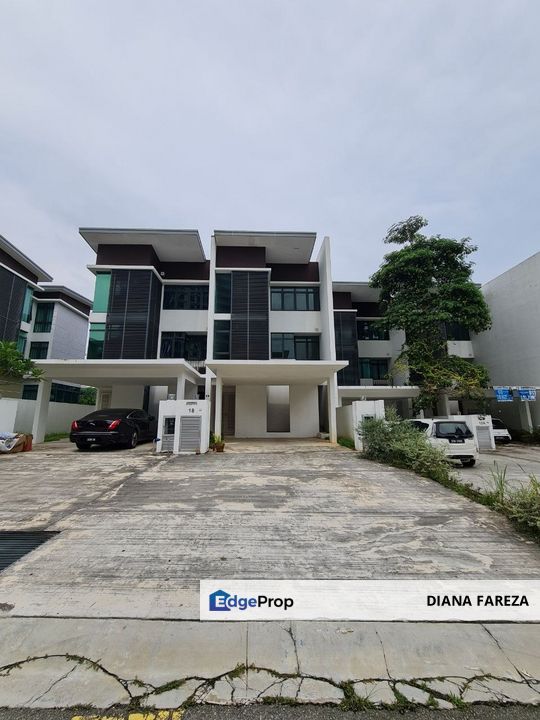 BELOW MARKET PRICE 3-storey Terrace House Cristal Serin Villa Cyberjaya ...