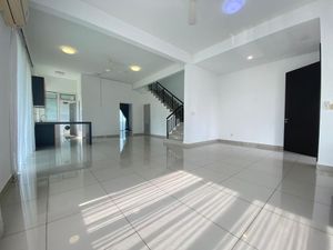 Double Storey Terrace House / The Green / Horizon Hills / Corner Lot ...