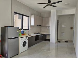 Easy access to Woodlands CIQ, just 5 mins. Fully furnished condition ...
