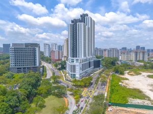 CORNER LOT ANGGUN LUMAYAN SERVICE RESIDENCE Bandar Sri Permaisuri ...