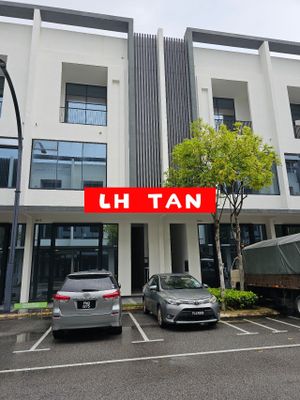 Jalan Vervea 3 Batu Kawan ground floor 2 intermediate unit side by side ...