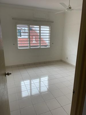 Laman Rimbunan Kepong Well Kept 2.5 Storey Terrace for Sale @RM1 ...