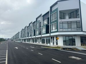 Crest Austin Emerald Phase 2 Shop Brand New Unit for Rental @RM8,500 By ...