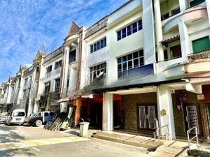 Kulai 3 Storey Shoplot for Sale @RM550,000 By VICTOR LIM | EdgeProp.my