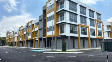 Molek Hub @ Taman Molek Brand New 3 Storey shop lot for Rental @RM5,900 ...