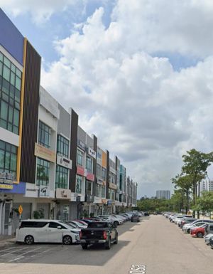 Taman Ponderosa Corner unit 3 storey shoplop Taman Molek for Sale @RM5 ...