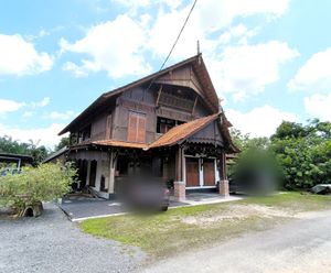 BATU PAHAT PT RAJA RUMAH BANGLO KAYU UNTUK DIJUAL for Sale @RM800,000 ...