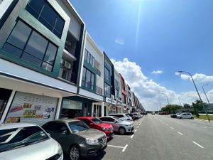 Crest Austin Mount Austin Three Storey Shoplot for Rental @RM7,000 By ...