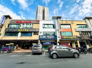 Taman Bayu Puteri 3 Storey Shop for Sale @RM2,000,000 By Winnie Khaw | EdgeProp.my