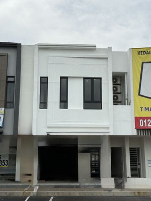 Uptown Rimbayu Ground Floor Shop/Office For Rent, Facing Along Main ...
