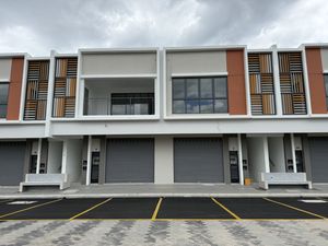 U2 Uptown Square @ Rimbayu: Prime 2 Storey Front Road Facing Shop ...