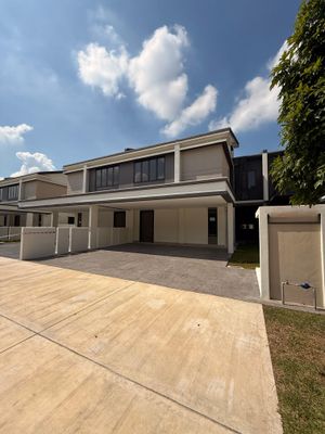 INTERMEDIATE UNIT For Sale WITH SIDE GARDEN! Corner Features Without ...