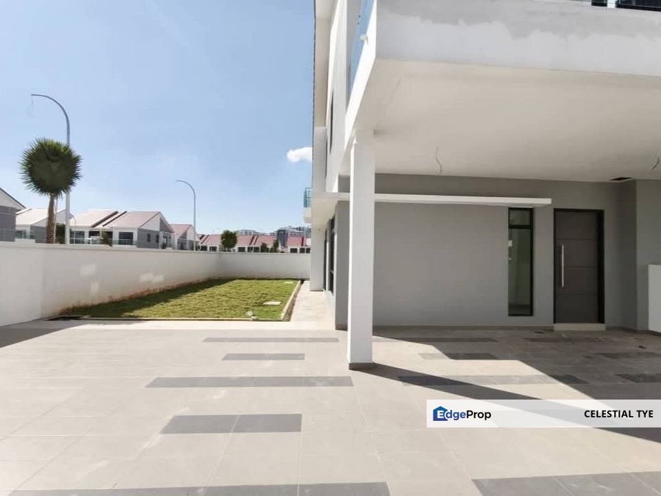 Tmn Mount Austin, Austin Mutiara, Double Storey Cluster Corner House ...