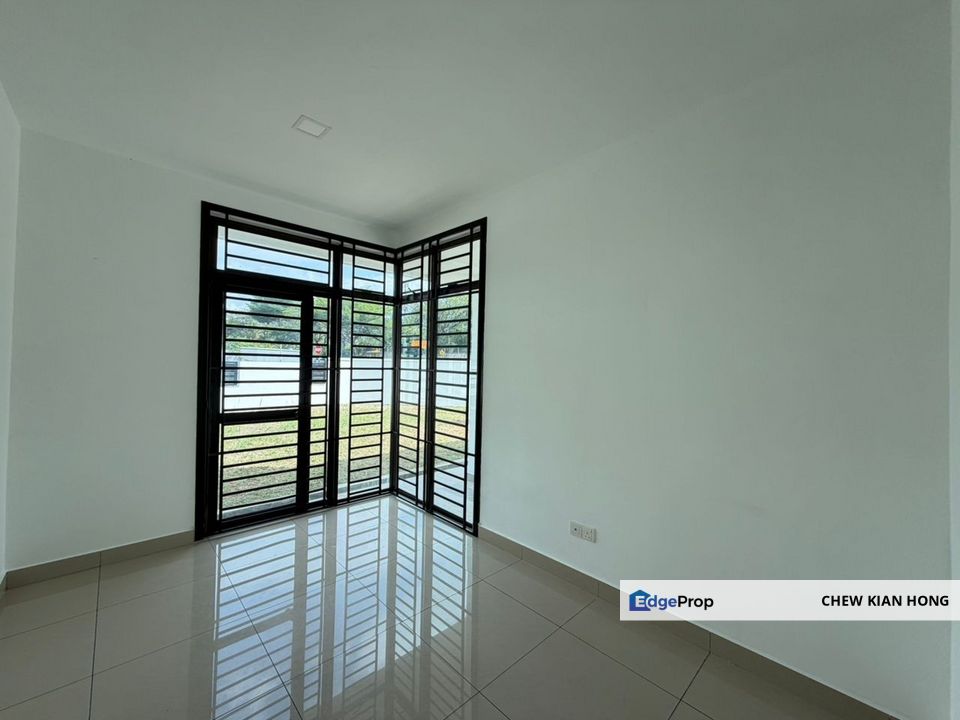 Maple Red Precinct Adda Heights Cluster House Corner Lot for Sale for ...