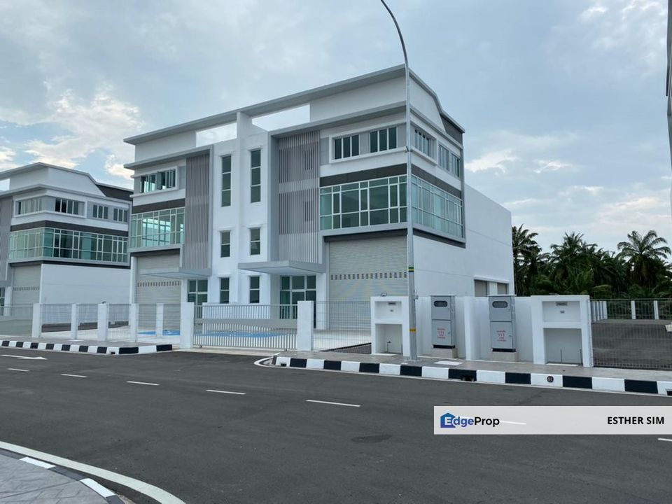 Freehold Semi-D Factory/Warehouse in Golden Gate ,Batu Kawan.Near ...