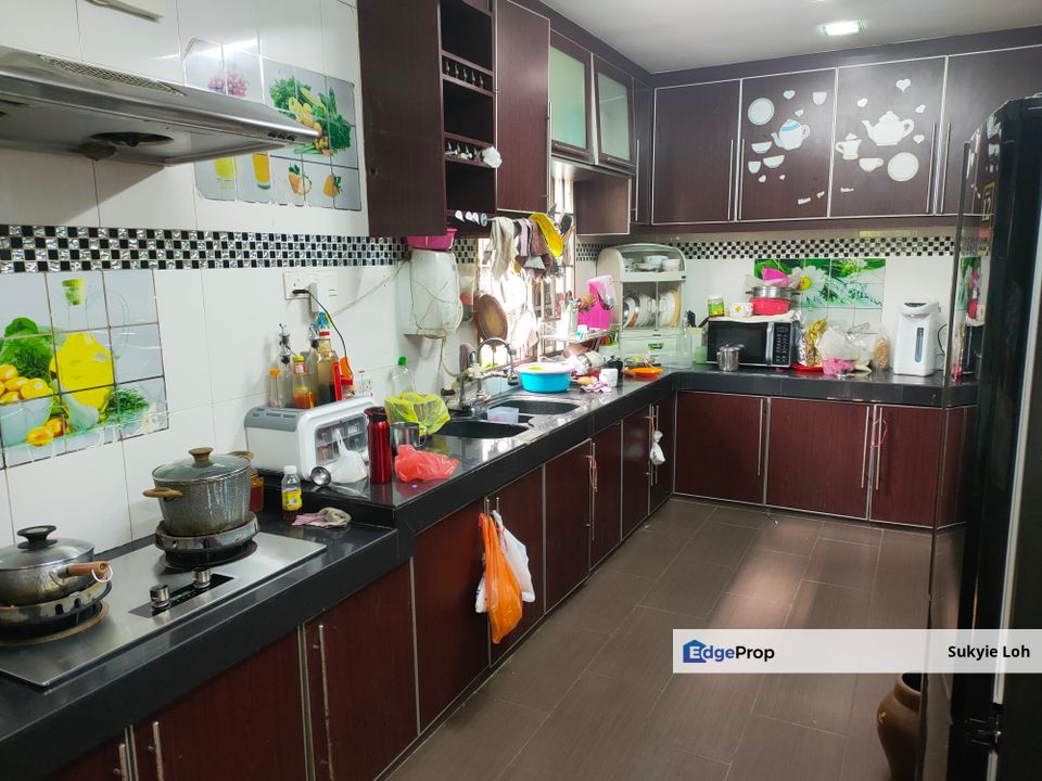 3 storey CORNER house at Taman Putri Jaya, Cartoon House, Batu 9 Cheras ...