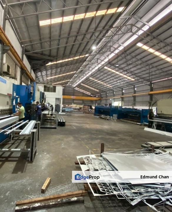 Bandar Bukit Puchong detached factory with 3 storey office, and single ...