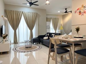 5 min walking distance to Kinrara BK5 LRT station, Maybank, Giant for ...