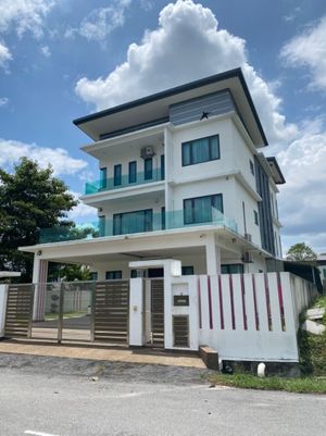 3 Storey Bungalow Bandar Mahkota Cheras Suitable for Ownstay and ...