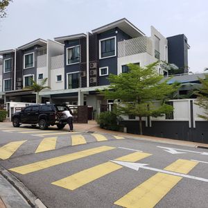 Last Corner Unit. FULLY Furnished & Renovated with Tasteful Design ...